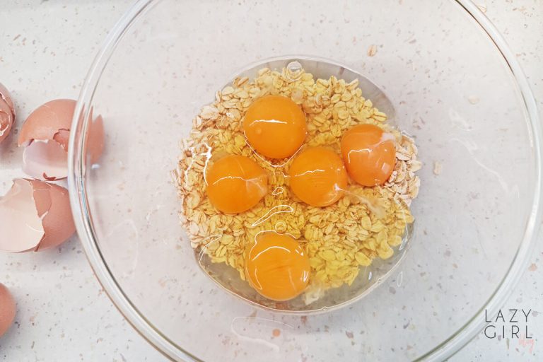 Healthy Breakfast Oatmeal Egg Muffins | Lazy Girl Blog